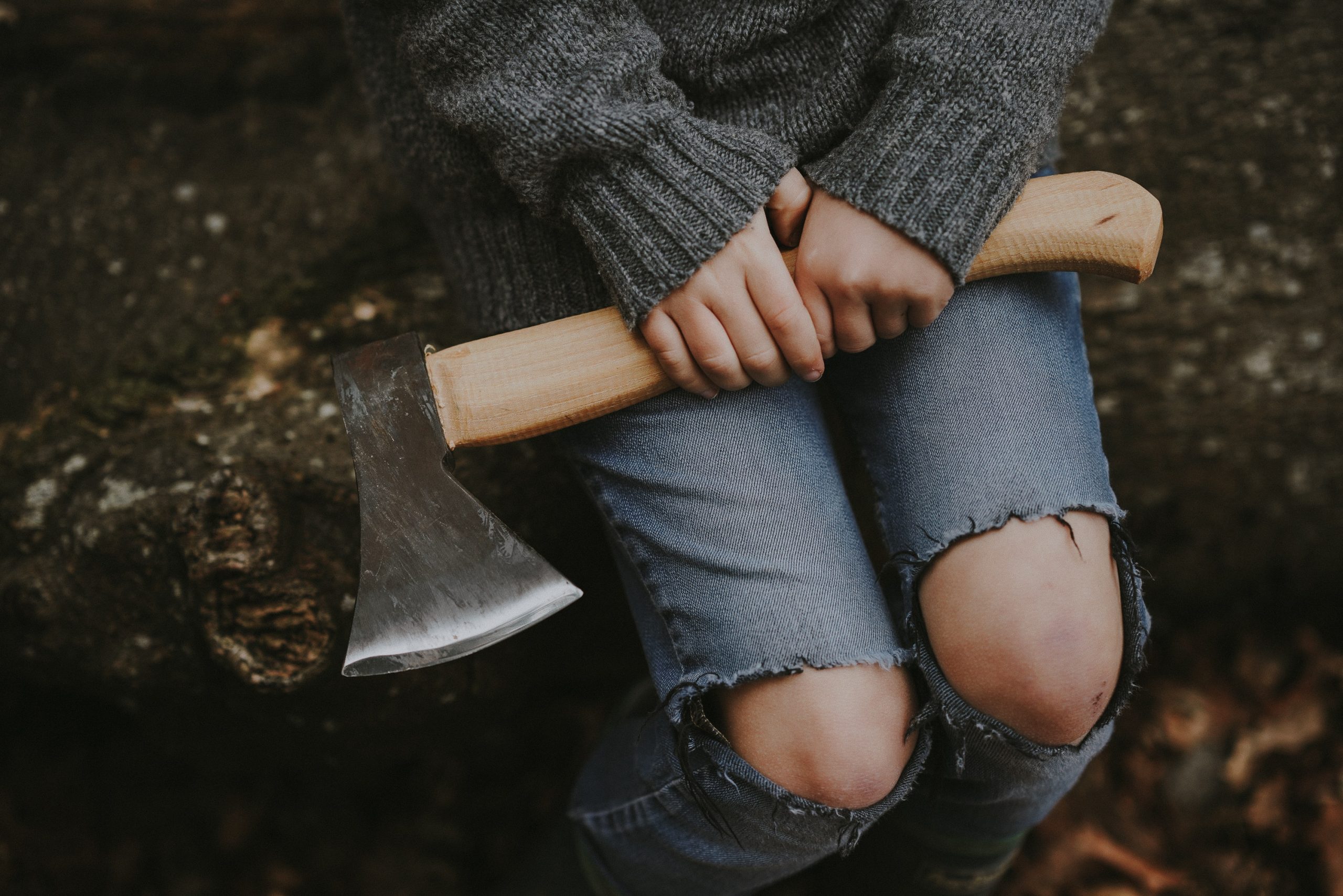 What to wear when you go axe throwing! | axethrowingpro.com